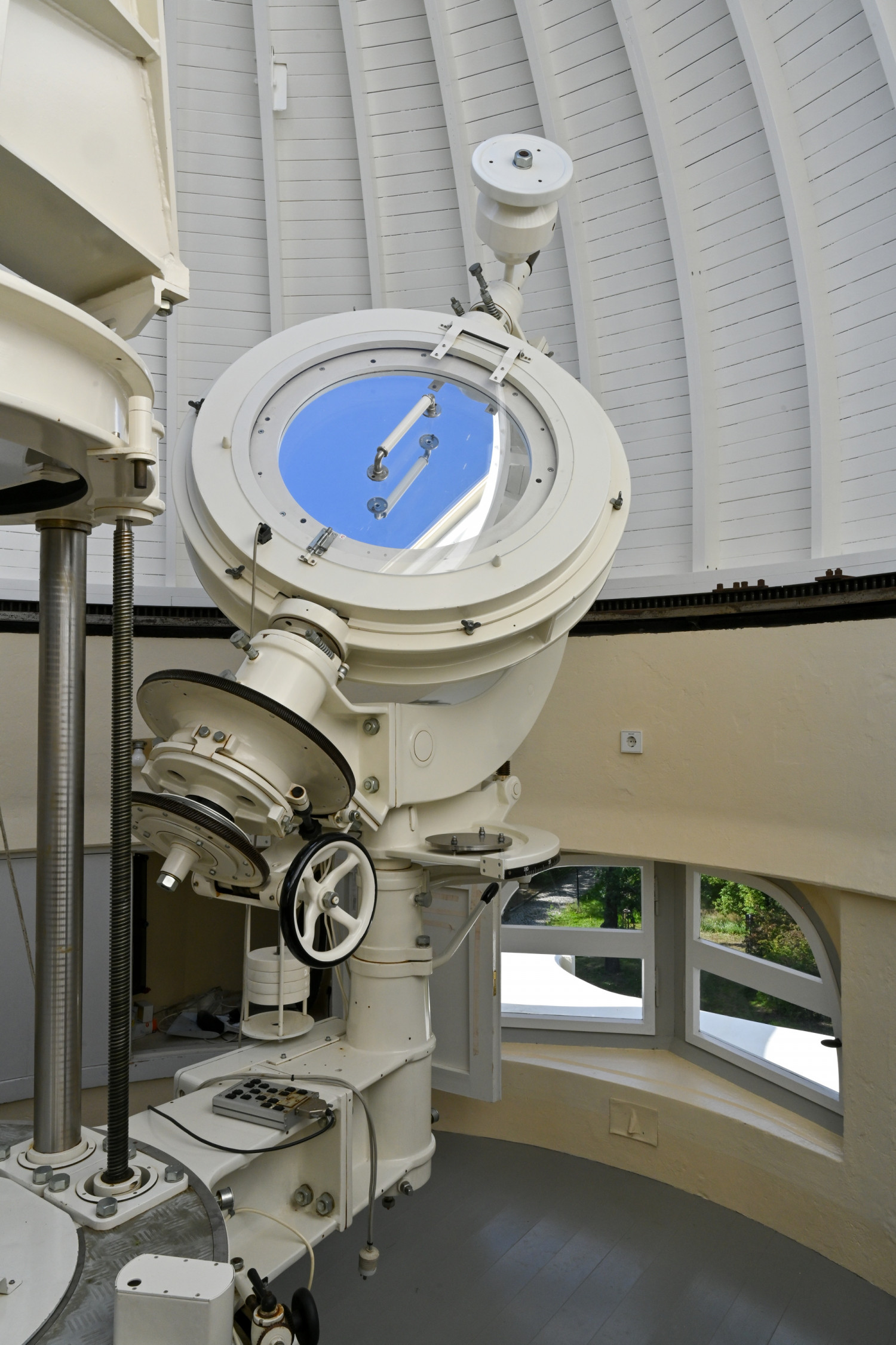 Coelostat with opened dome. The two mirrors of the coelostat both weigh ...