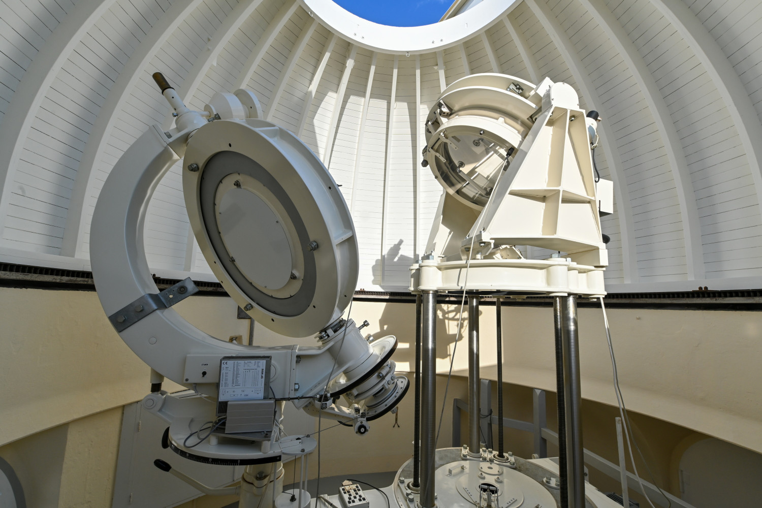 Coelostat with opened dome. The two mirrors of the coelostat both weigh ...